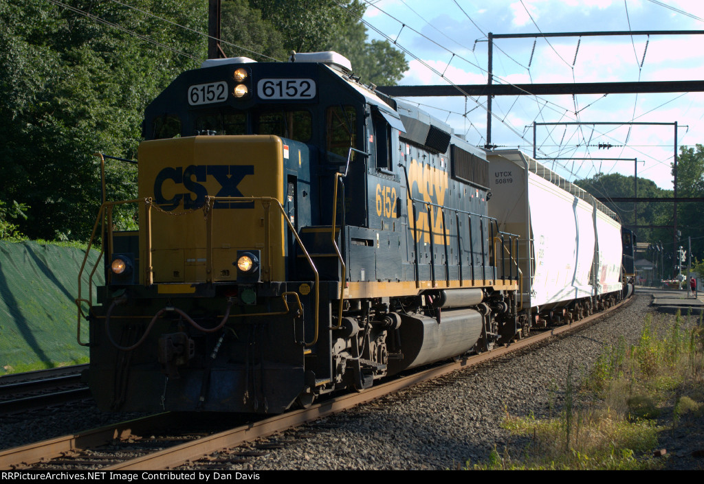 CSX GP40-2 6152 leads C964-26